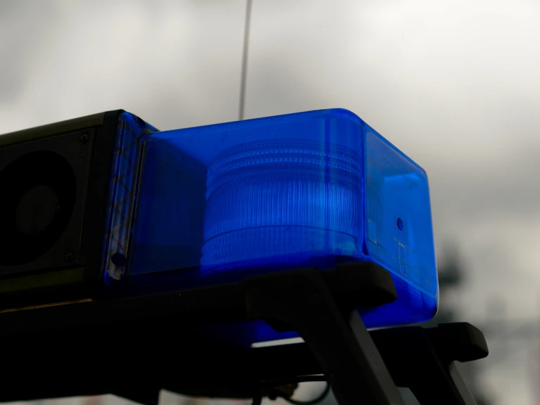 Karlsruhe: Frau wird unter Straßenbahn eingeklemmt und stirbt | HITRADIO OHR